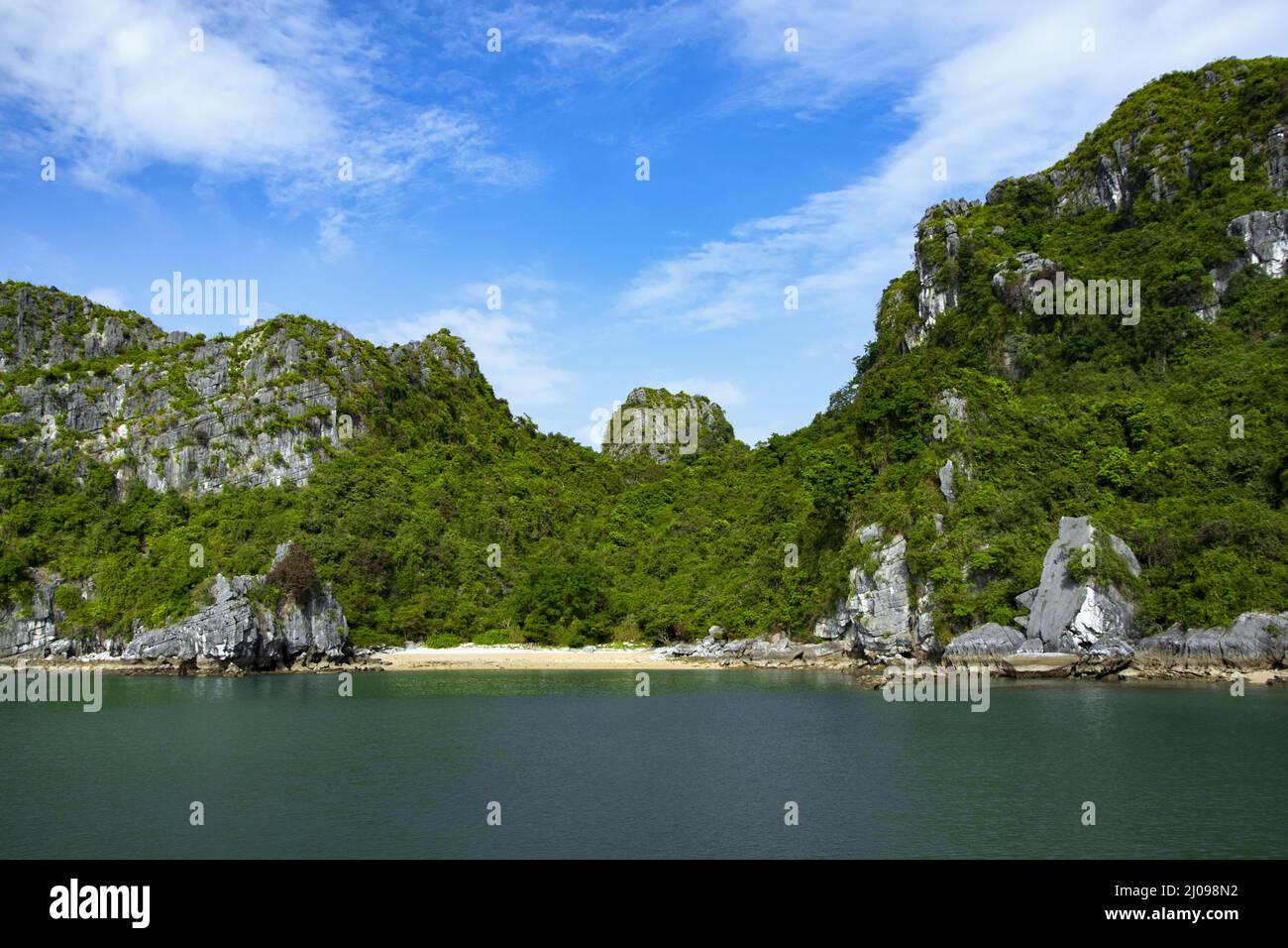 Small beach in Halong Bay, Vietnam Stock Photo - Alamy