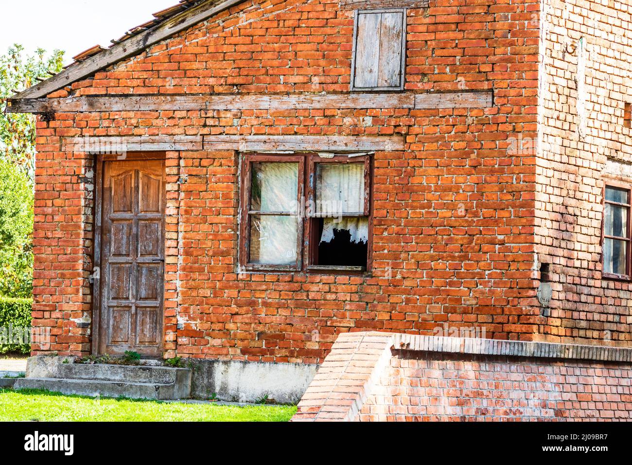 Old and abandoned brick house with broken windows Stock Photo - Alamy