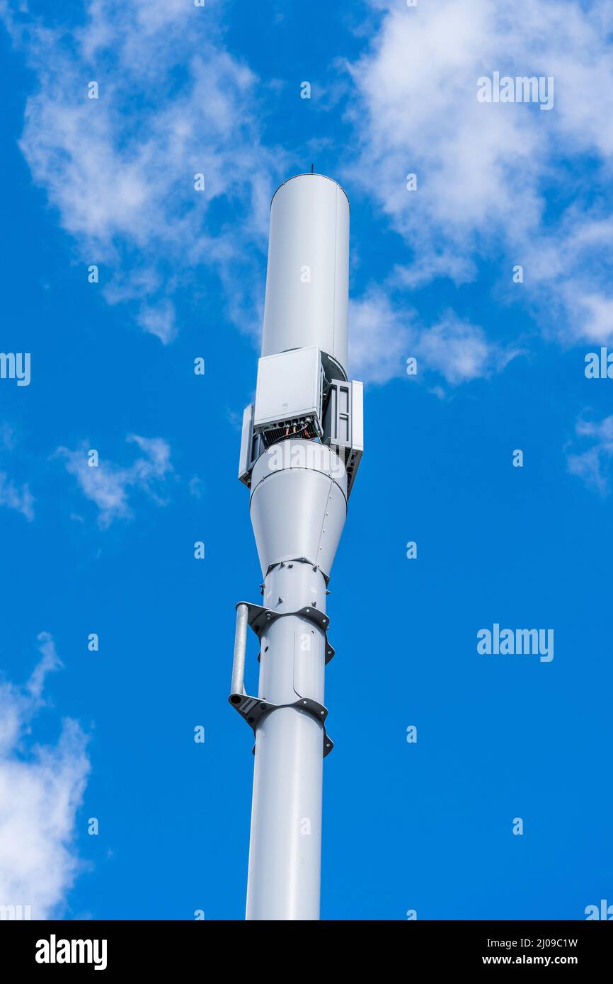 5G 4G Cellular Antenna Mast Stock Photo - Alamy