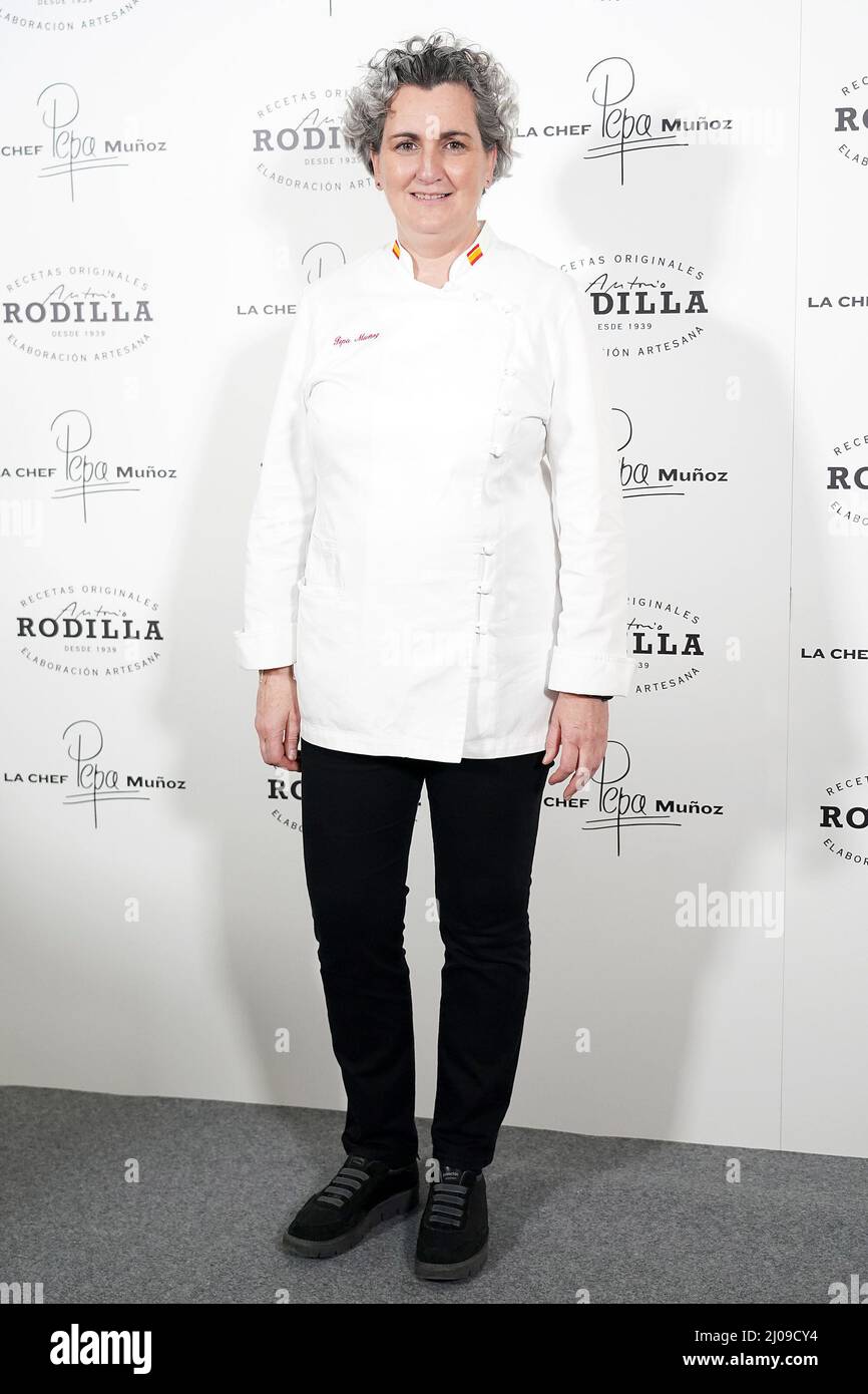 Spanish chef Pepa Muñoz performs a show-cooking at Rodilla Callao store ...