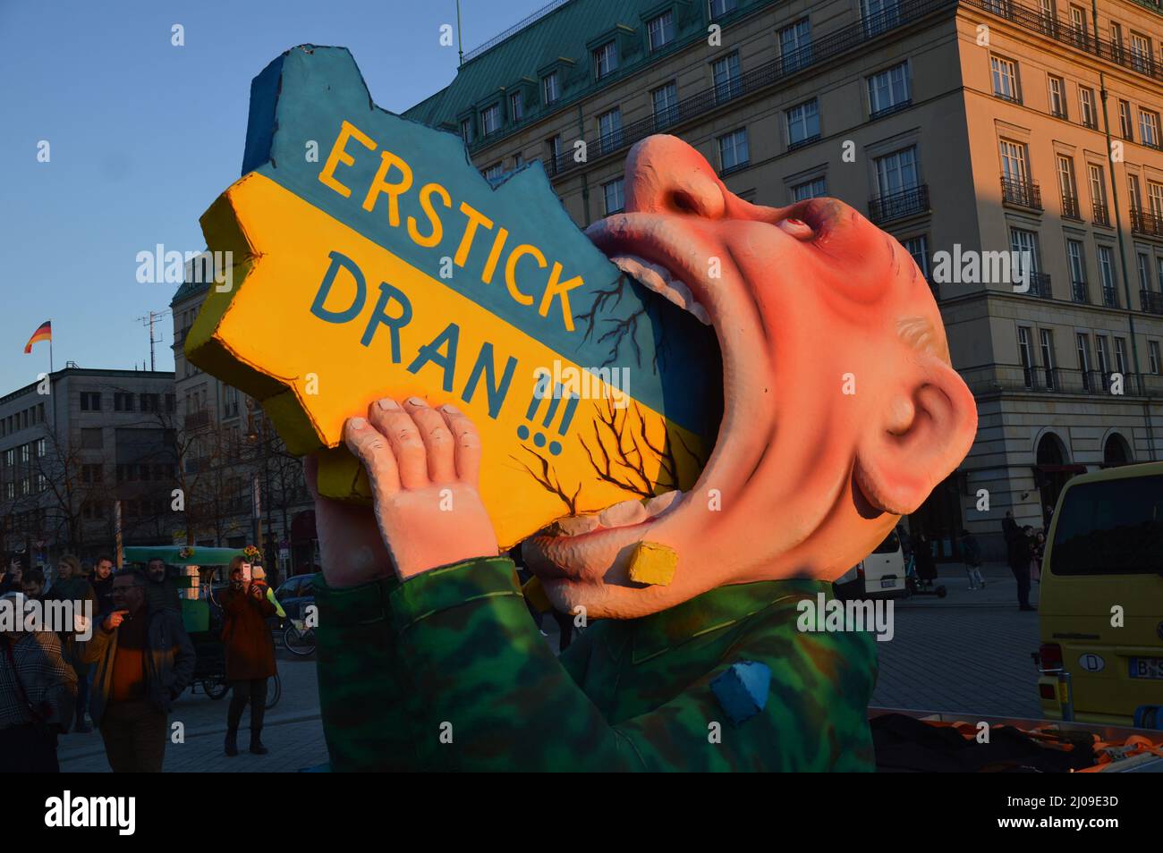 Putin caricature - "Suffocate on it" carnival float by sculpture ...