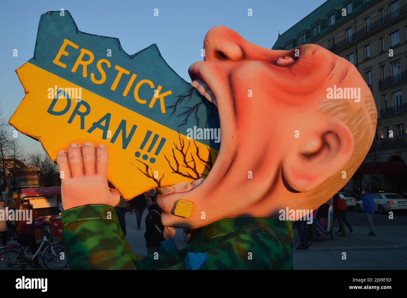 Putin caricature - "Suffocate on it" carnival float by sculpture ...