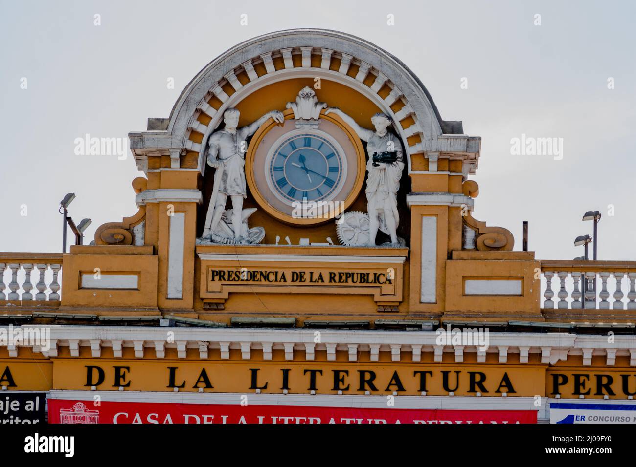 Old historic building in downtown Lima, Peru Stock Photo - Alamy
