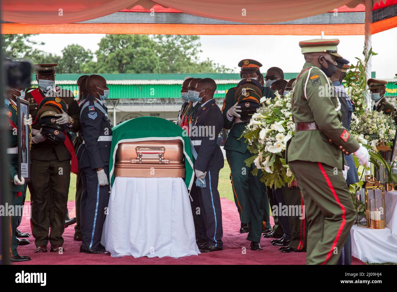 Lusaka, Zambia. 17th Mar, 2022. Soldiers surround the casket of former ...