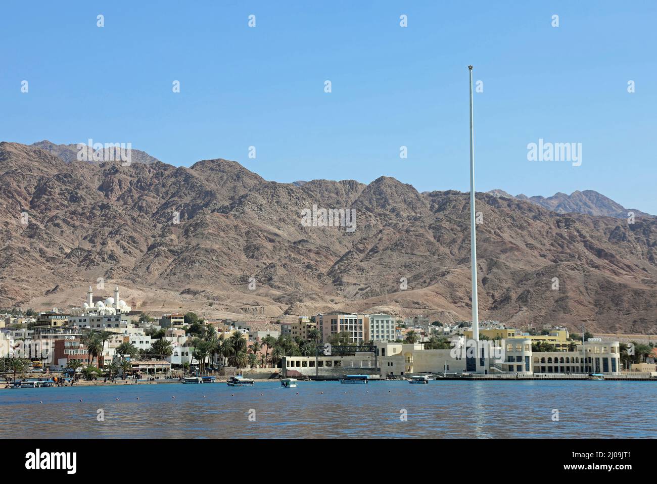 Mountains of aqaba hi-res stock photography and images - Alamy