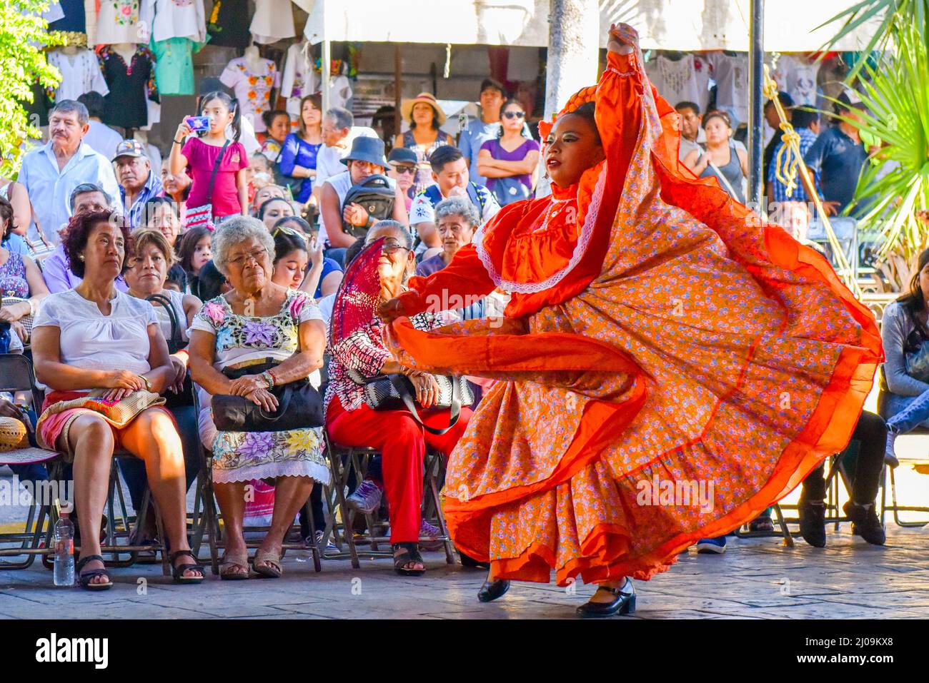 Celebrations dancer mexico hi-res stock photography and images - Alamy