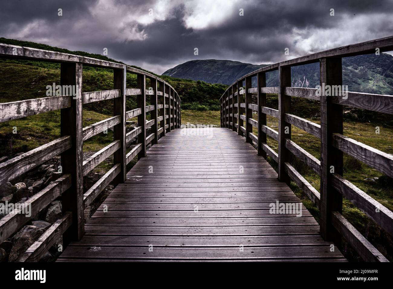 Footbridge fishing boats pier hi-res stock photography and images - Alamy