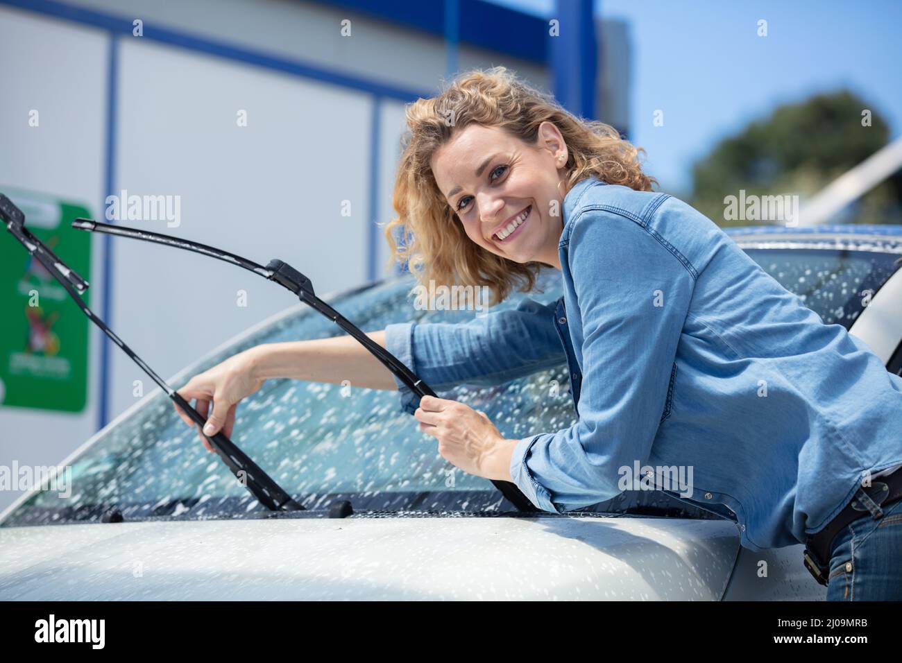 Windscreen wipers cleaning windshield glass hi-res stock photography and images - Alamy