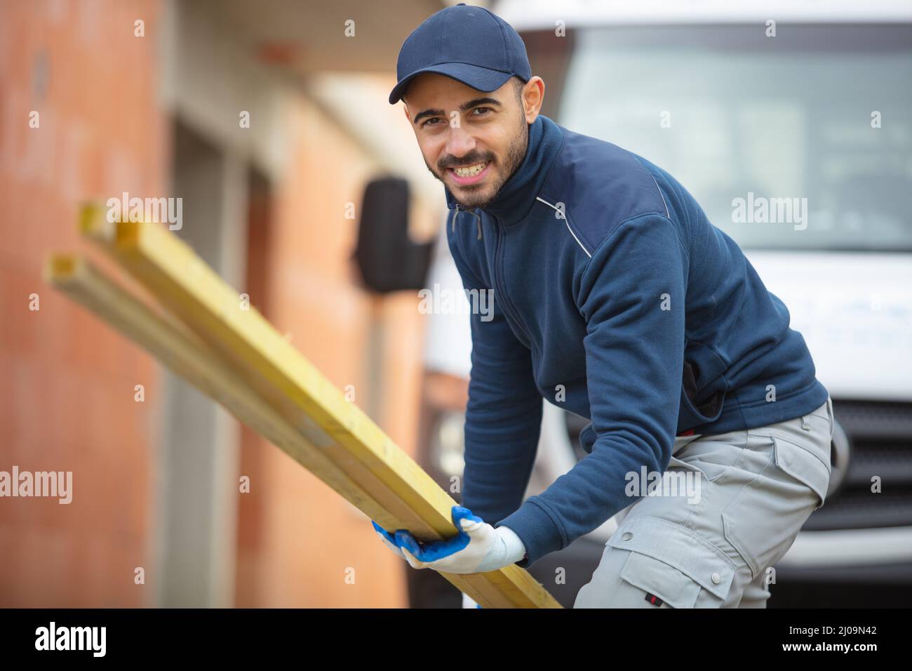Construction labourer carrying hi-res stock photography and images - Alamy
