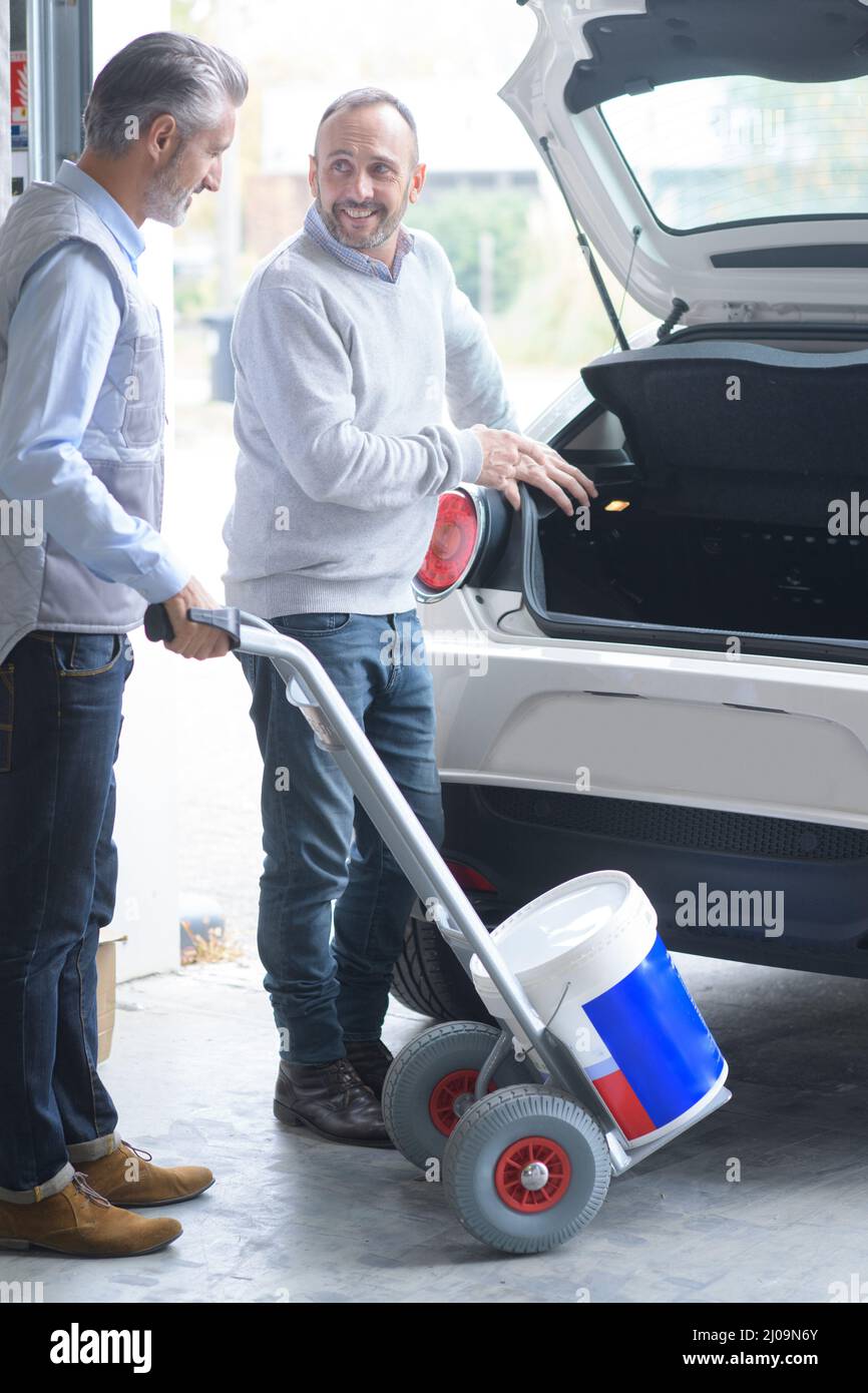 loading a container into the boot of a car Stock Photo - Alamy