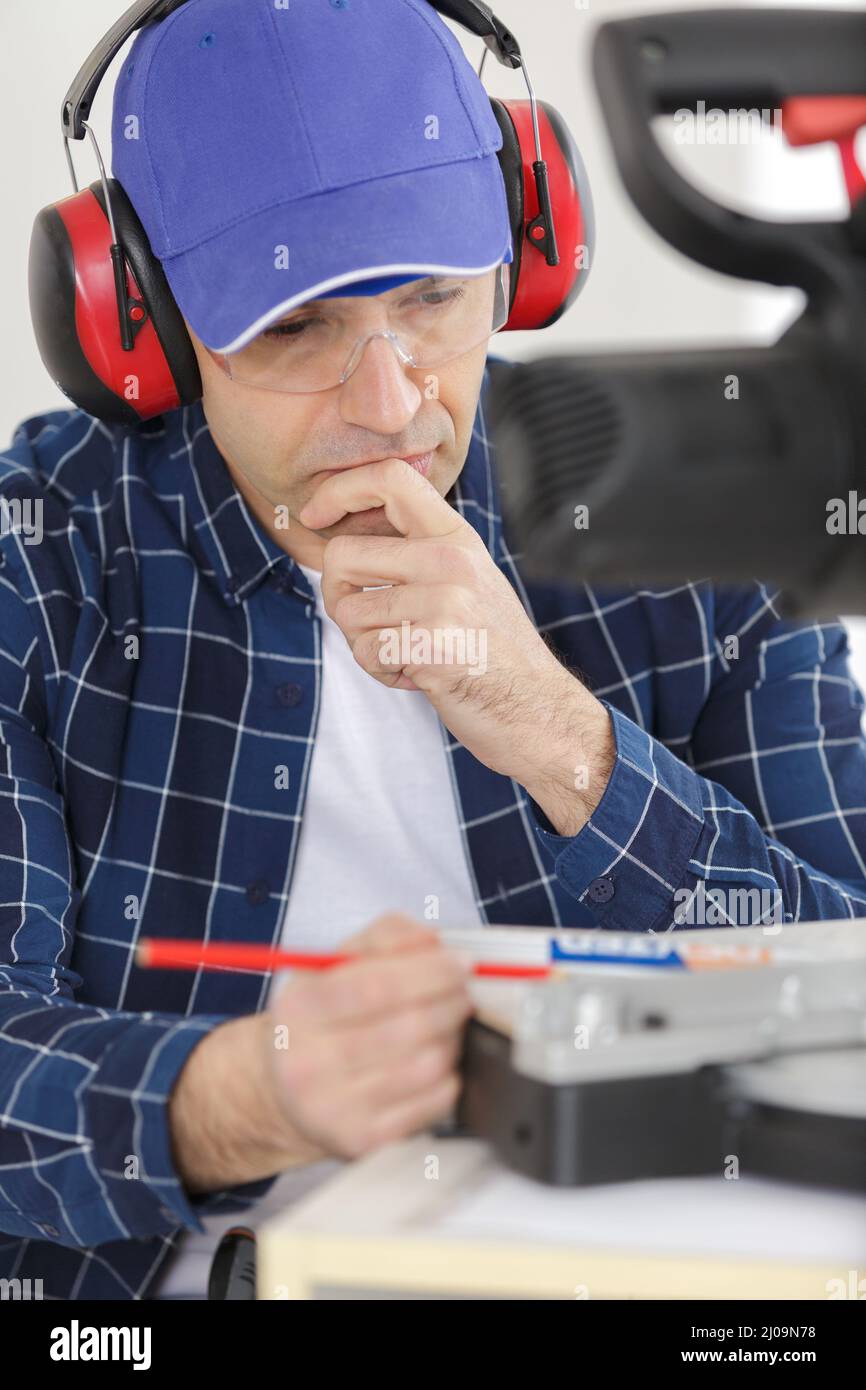 Manual task hi-res stock photography and images - Alamy