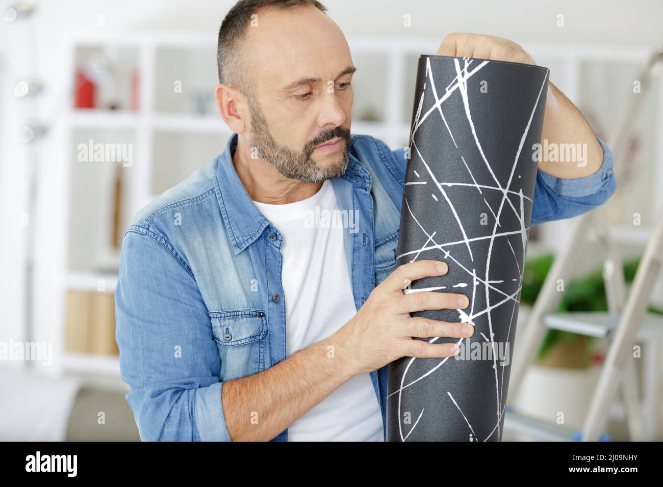 Male doing diy hi-res stock photography and images - Alamy