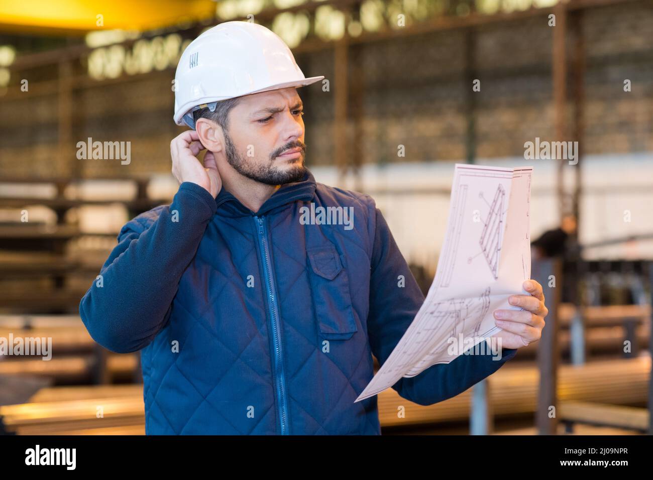 Construction worker reading plans hi-res stock photography and images ...