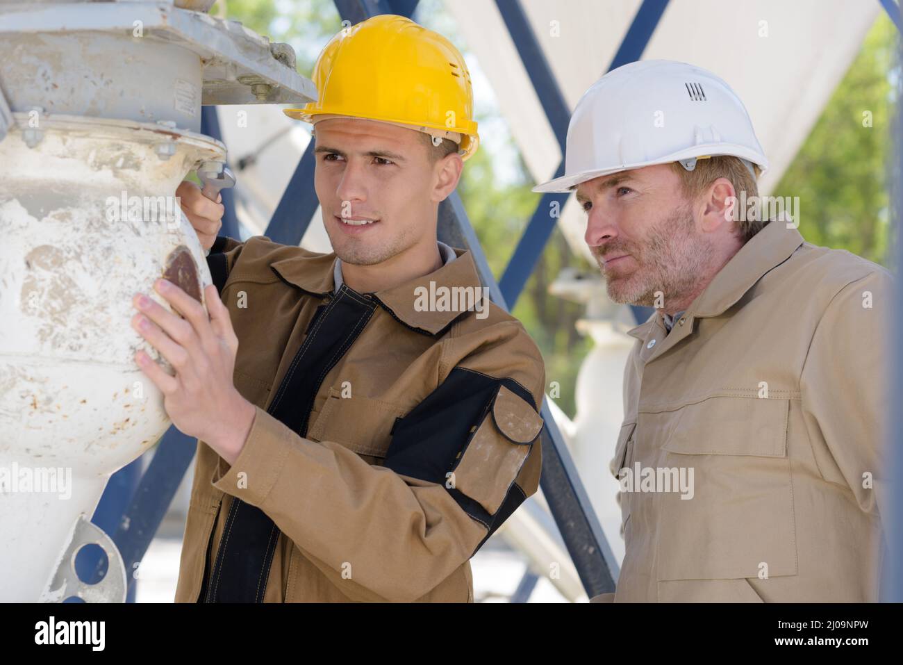 portrait of two construction workers outdoors Stock Photo - Alamy