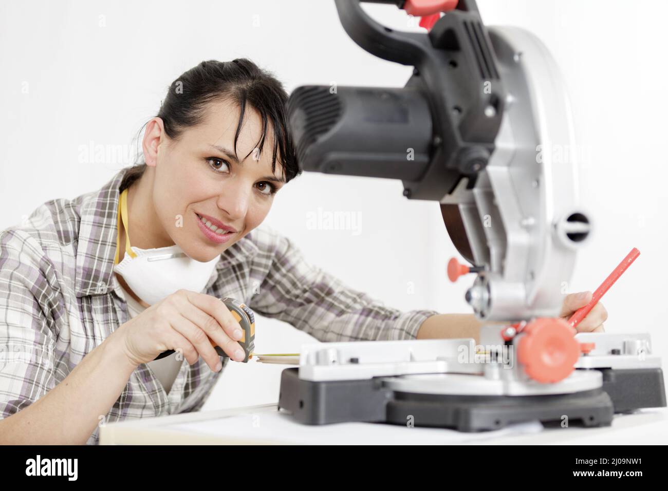 woman next to circular saw Stock Photo - Alamy