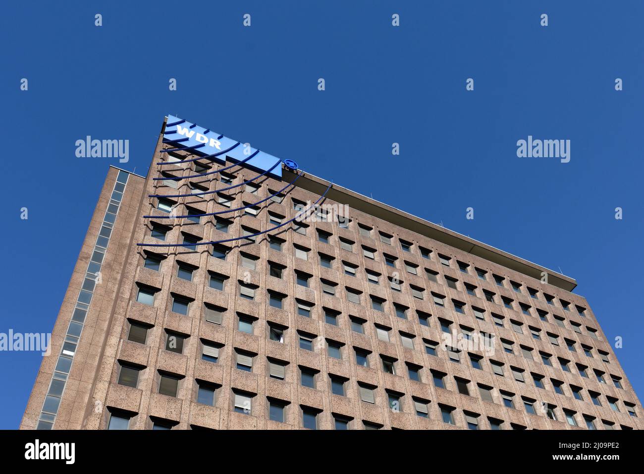 Broadcast company building hi-res stock photography and images - Alamy
