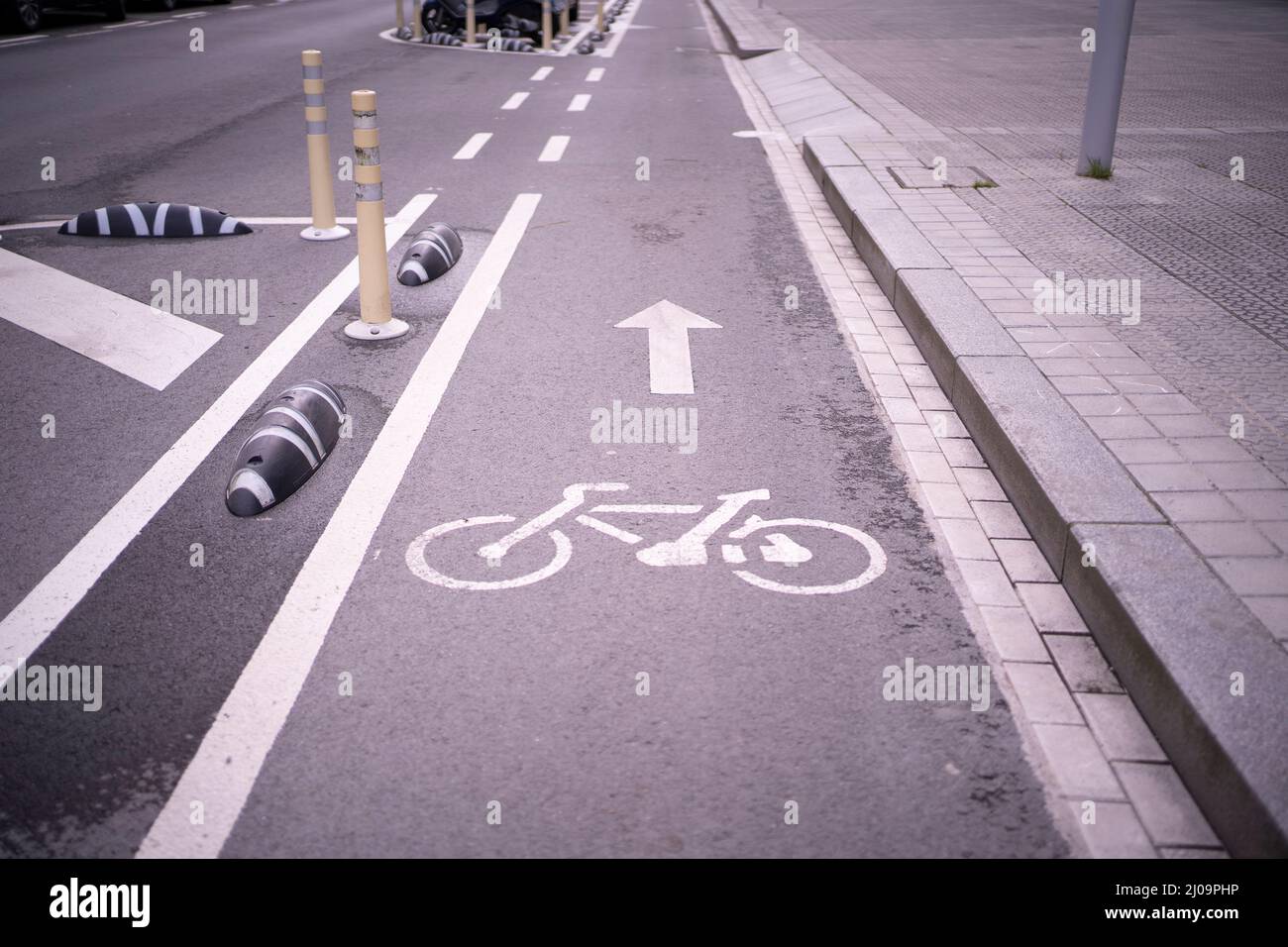 One way traffic sign bicycle hi-res stock photography and images - Alamy