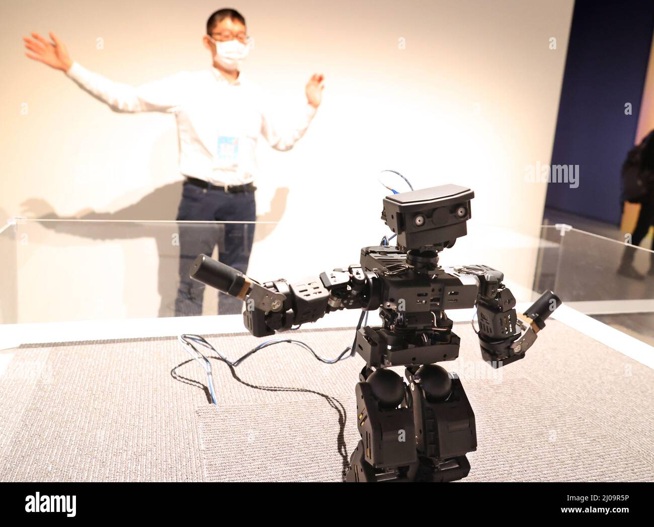 Interactive robots hi-res stock photography and images - Alamy