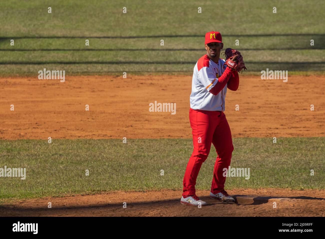 Adult softball hi-res stock photography and images - Alamy