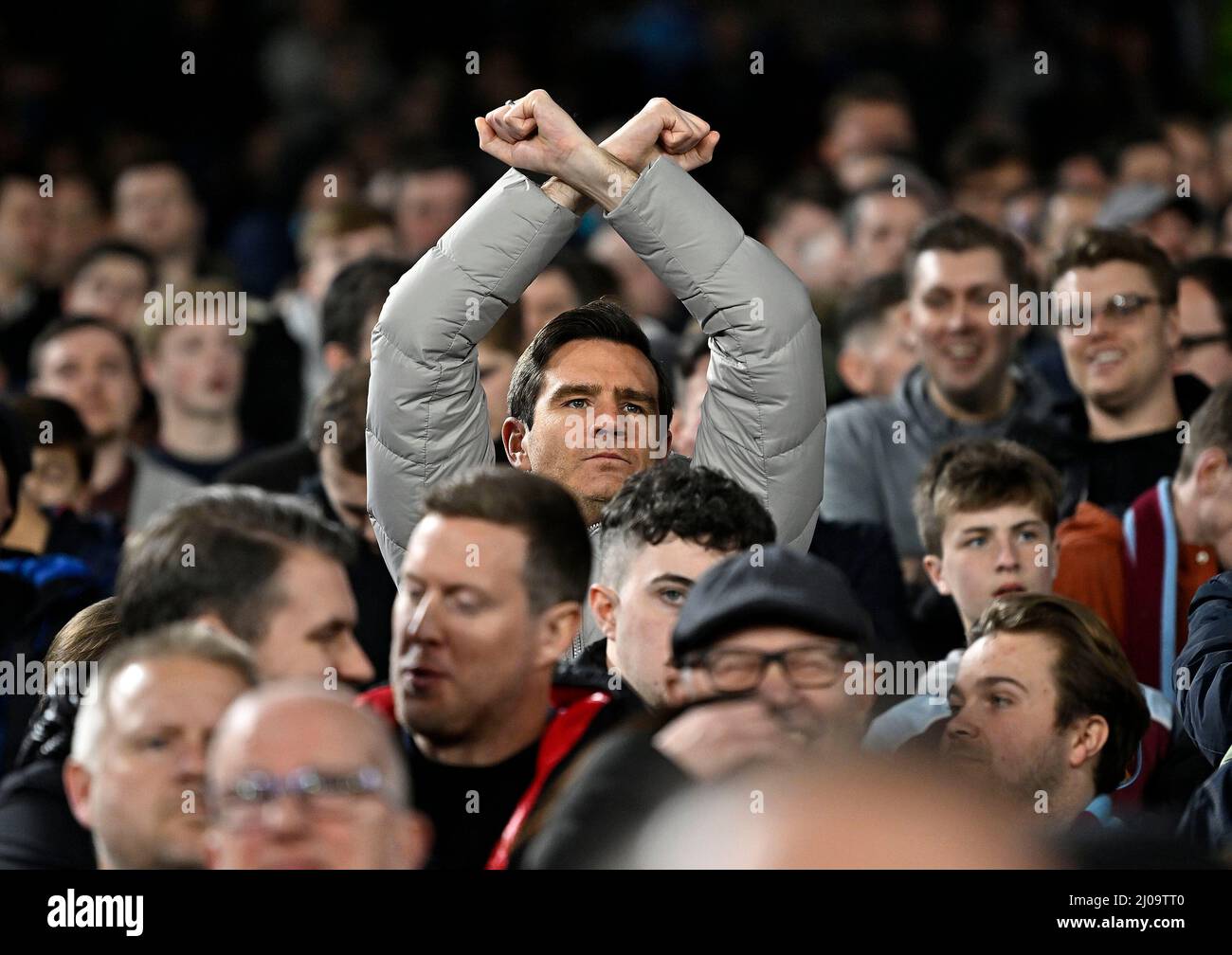 Crosses your arms hi-res stock photography and images - Alamy