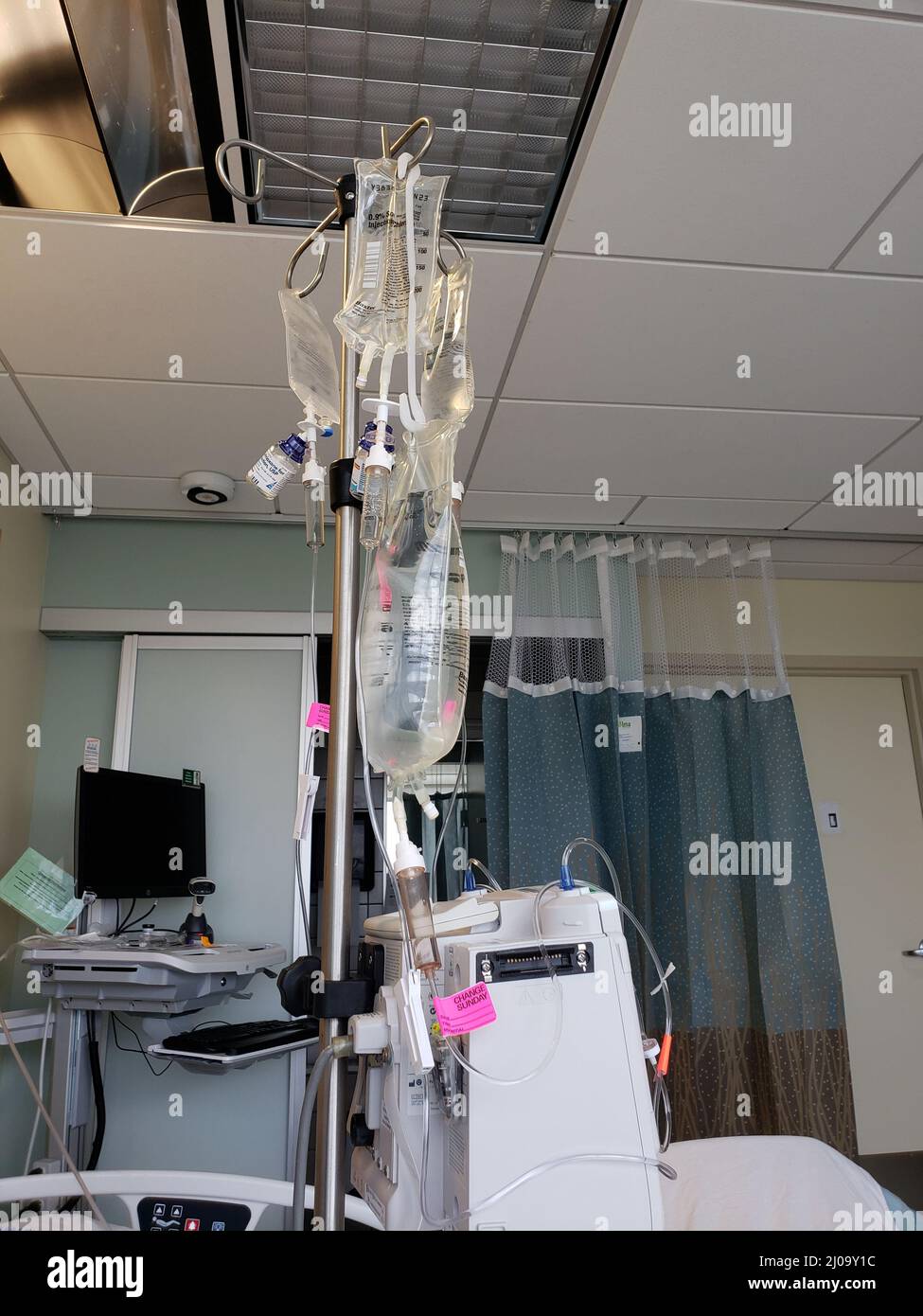 Drip feed patient hi-res stock photography and images - Alamy