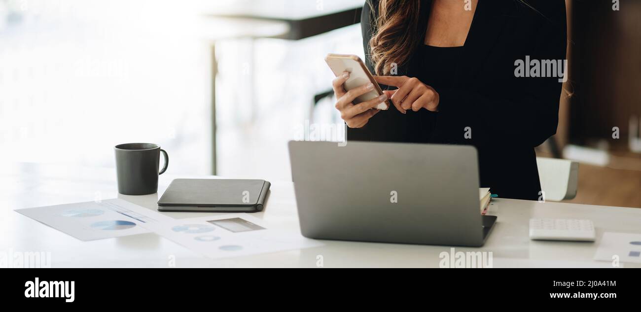 Mobile report hi-res stock photography and images - Alamy