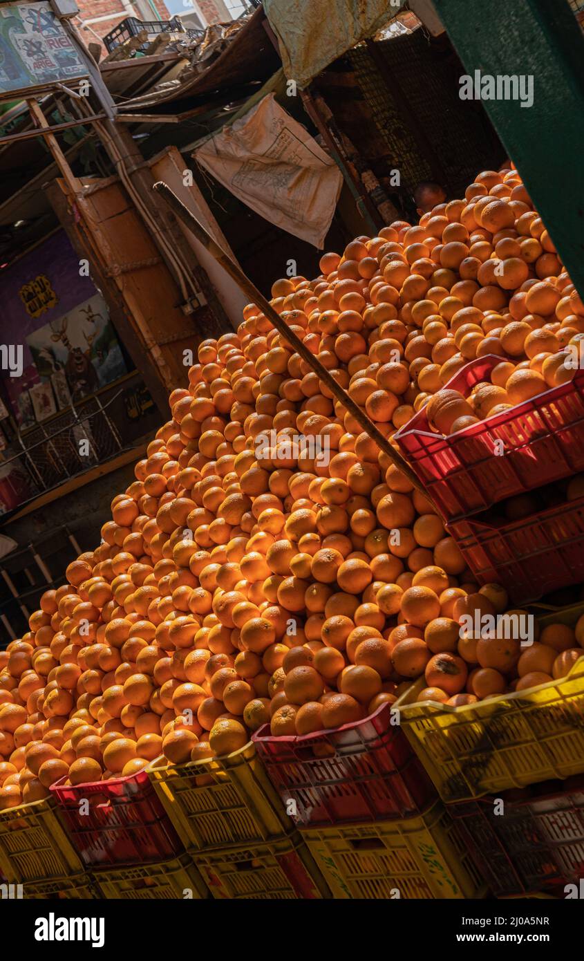 Fresh mandarines on the Egyptian food market Stock Photo - Alamy
