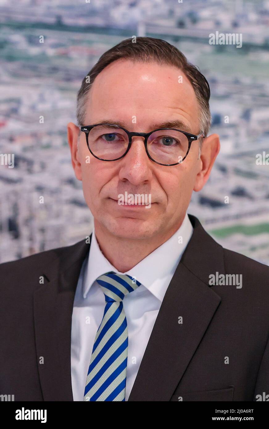 17 March 2022, Saxony-Anhalt, Leuna: Christof Günther, energy policy ...