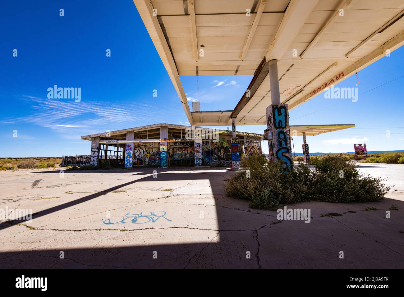 Abandoned Gas Service Station Graffiti Stock Photo - Alamy