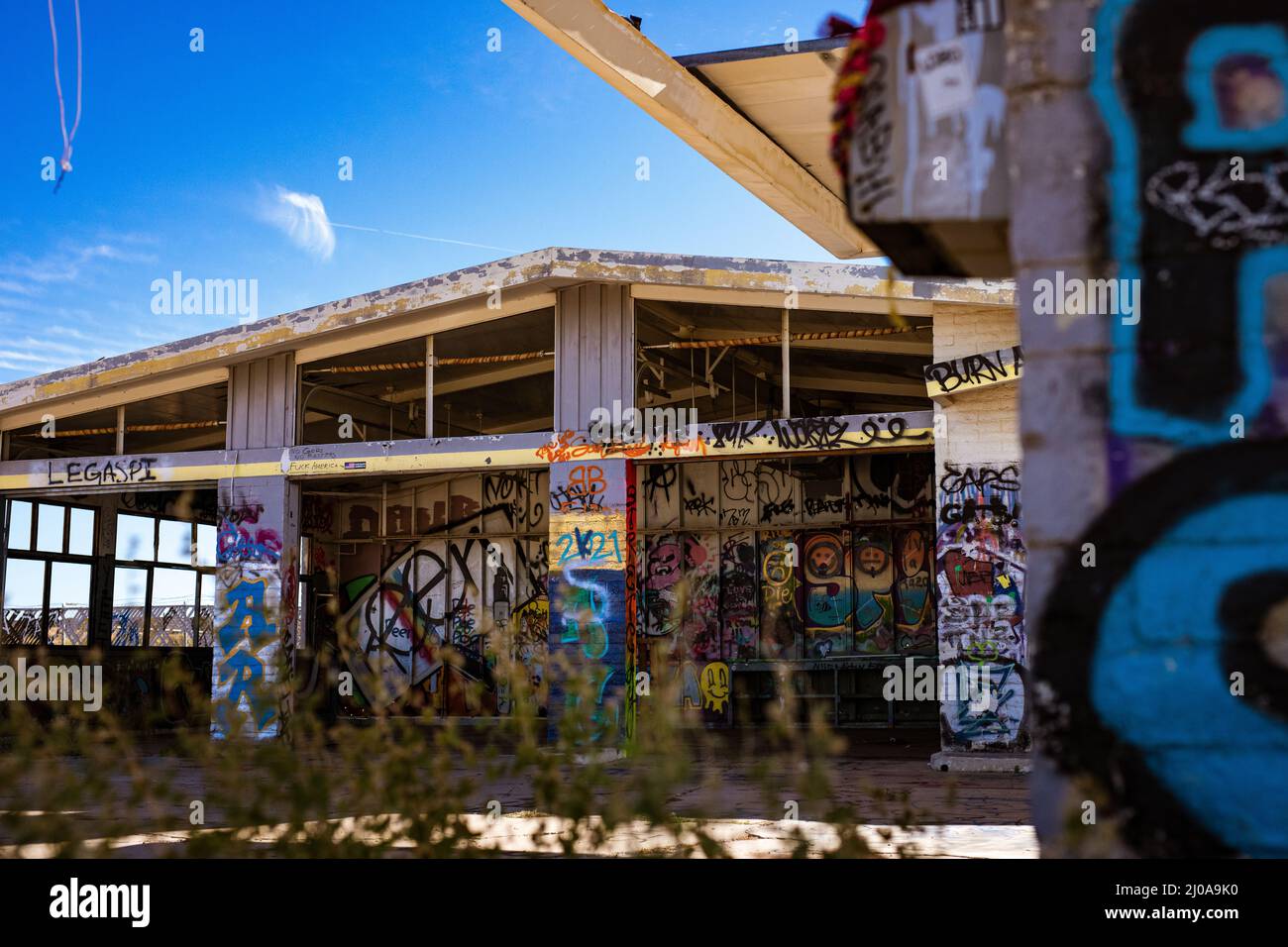 Abandoned Gas Service Station Graffiti Stock Photo - Alamy