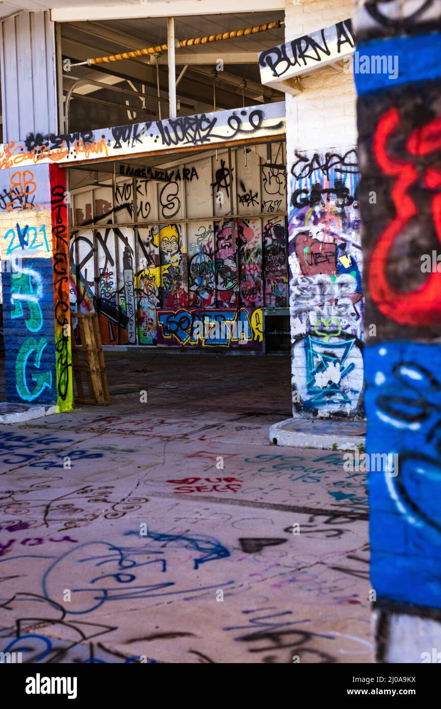 Abandoned Gas Service Station Graffiti Stock Photo - Alamy