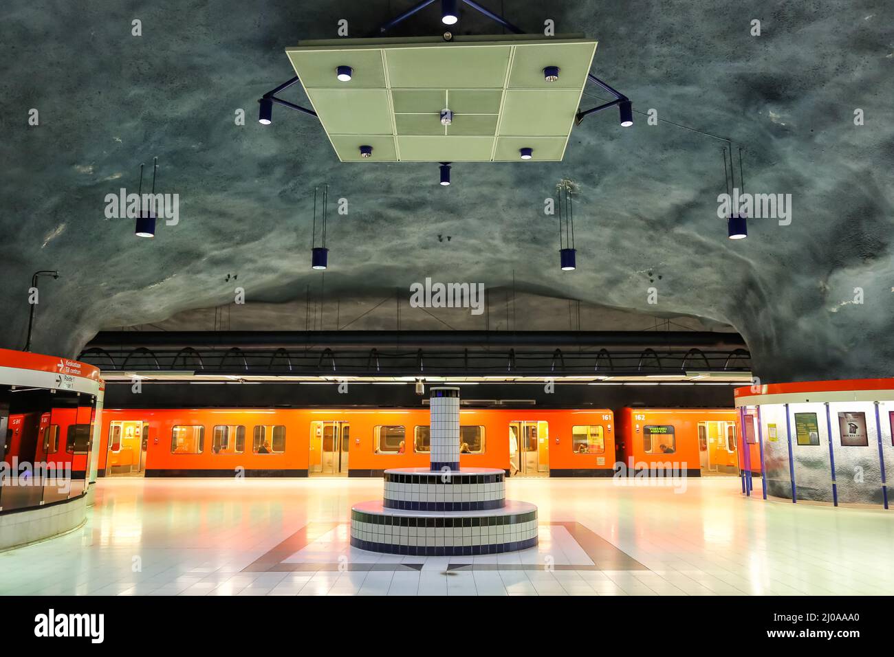 Tunnel subway hi-res stock photography and images - Alamy