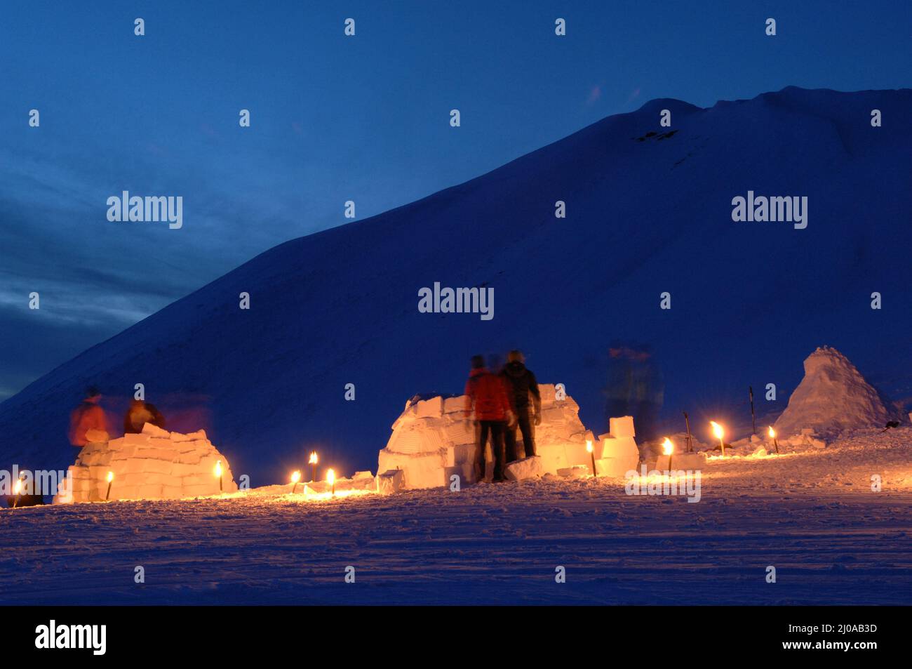 Igloo building at dusk Stock Photo - Alamy
