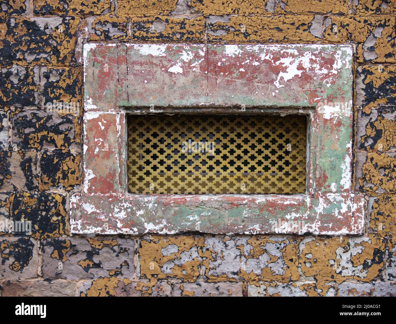 Cellar window hi-res stock photography and images - Alamy
