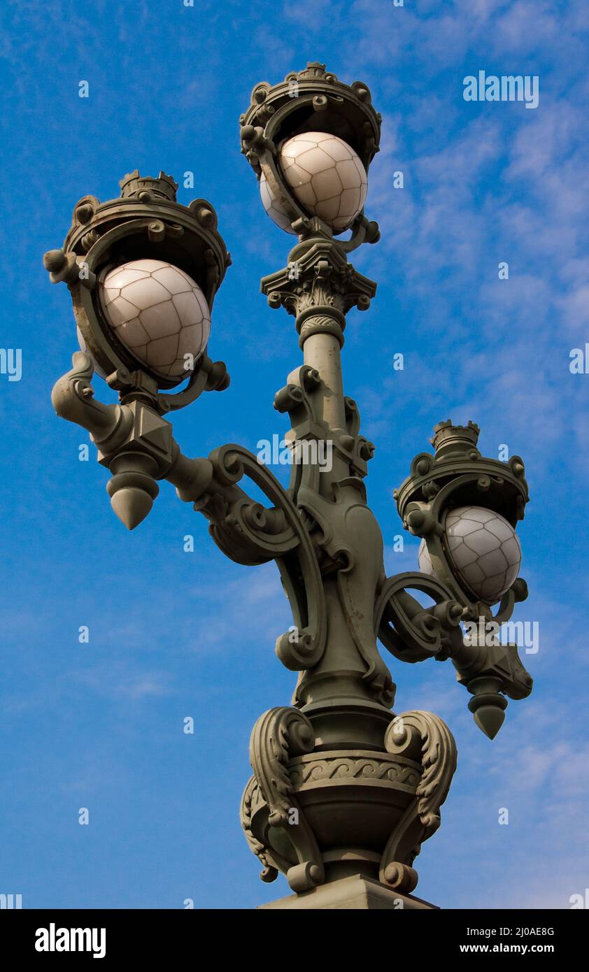 Lantern bridge hi-res stock photography and images - Alamy