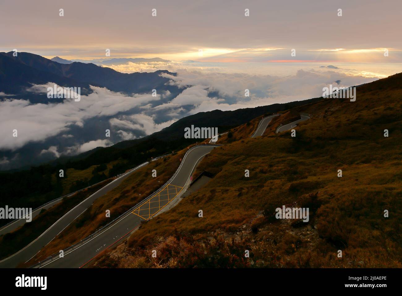 Beautiful view of sea cloud and mountain landscape at Hehuanshan ...
