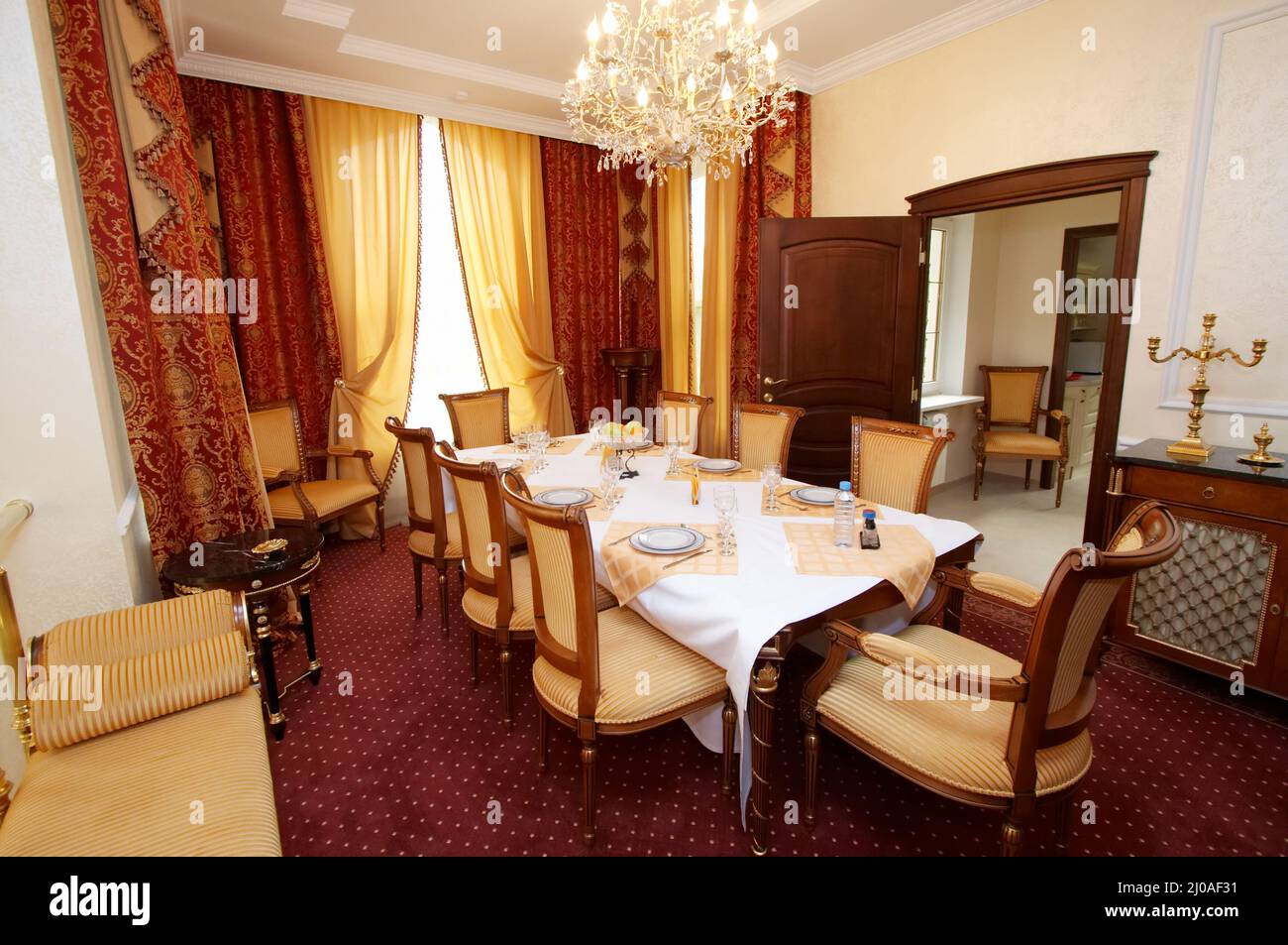 Dining parlour hi-res stock photography and images - Alamy