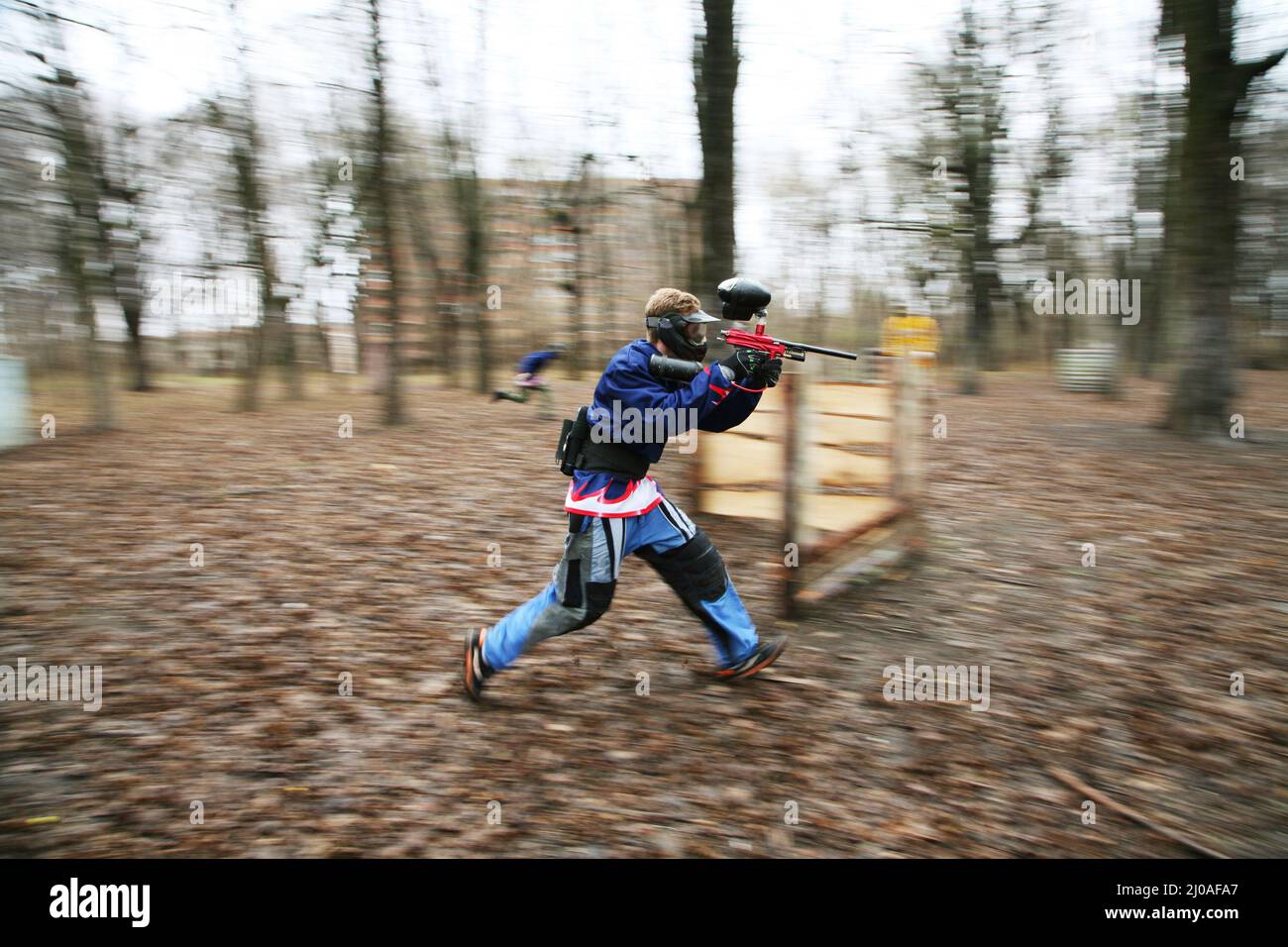 Guy running with gun hi-res stock photography and images - Alamy