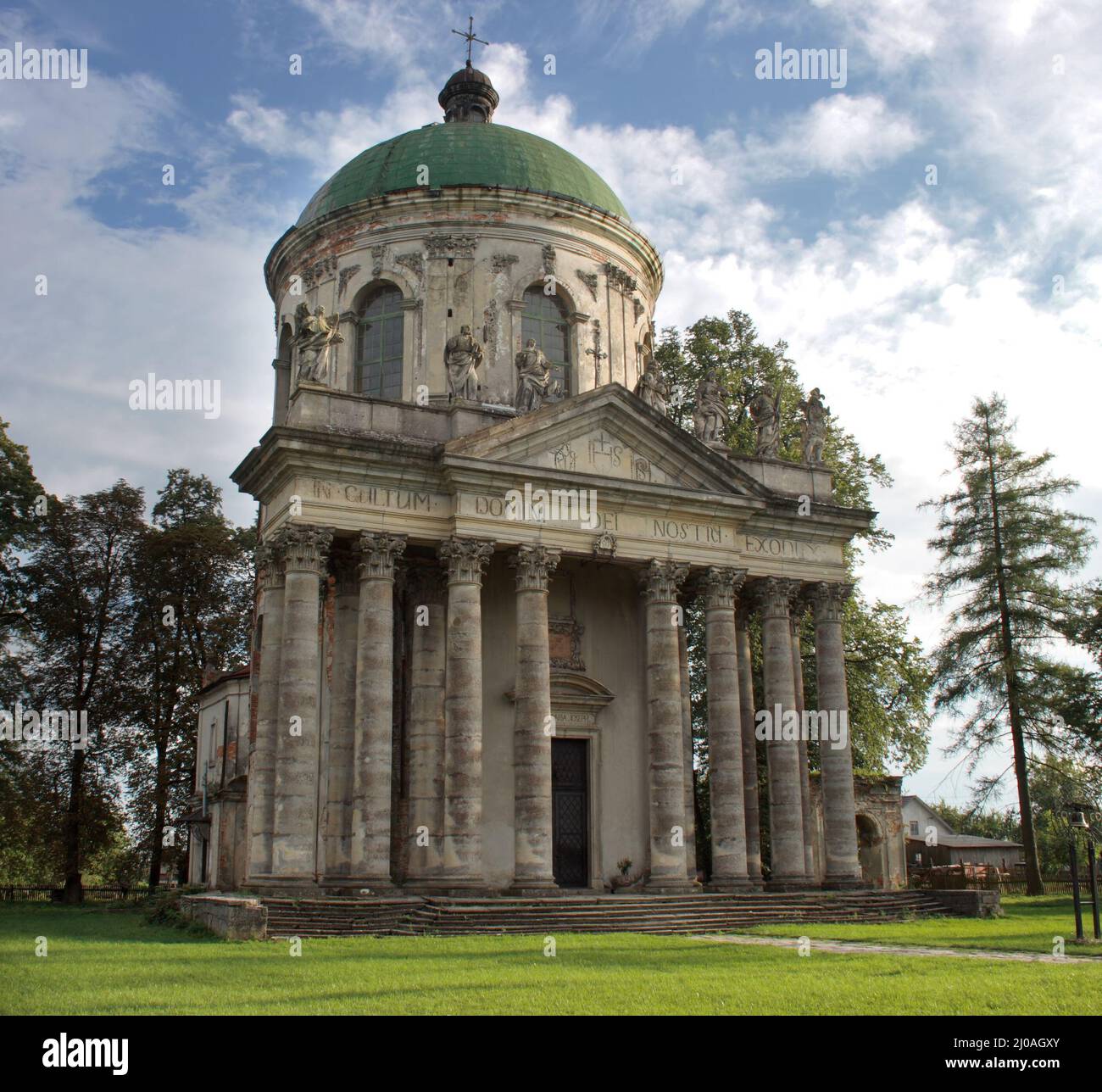 Roof gothic catholic church hi-res stock photography and images - Alamy