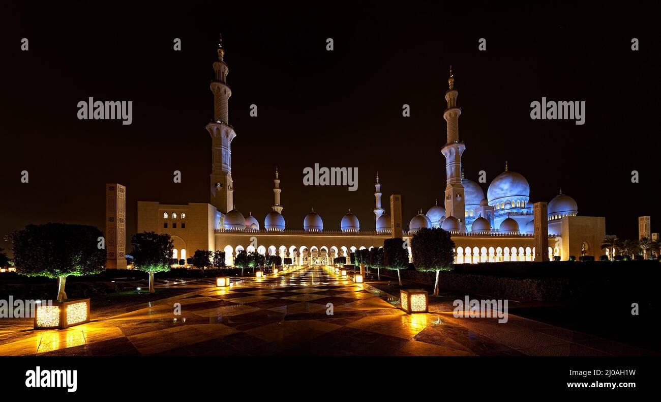 Sheikh Zayed Mosque Stock Photo - Alamy