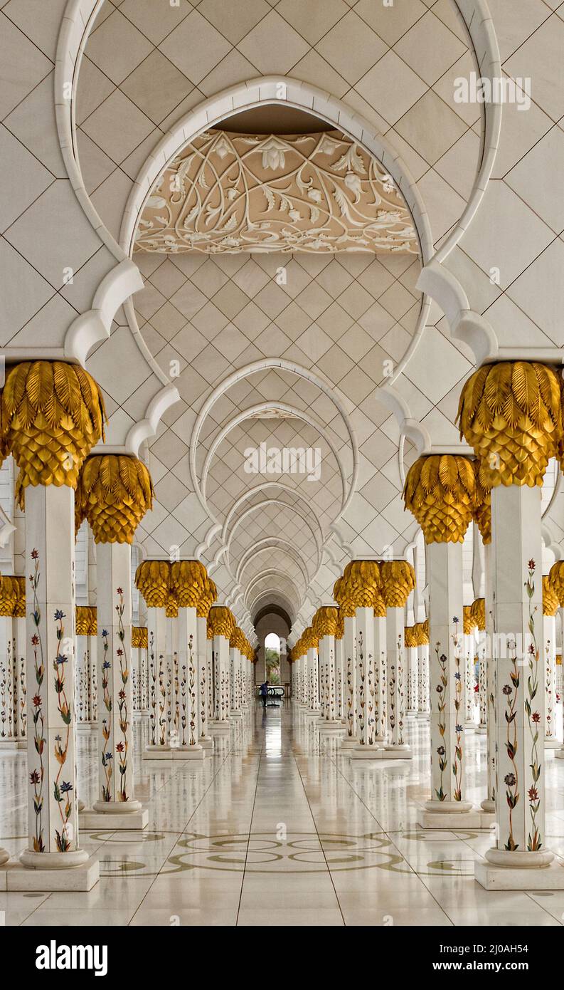 Sheikh Zayed Mosque Stock Photo - Alamy