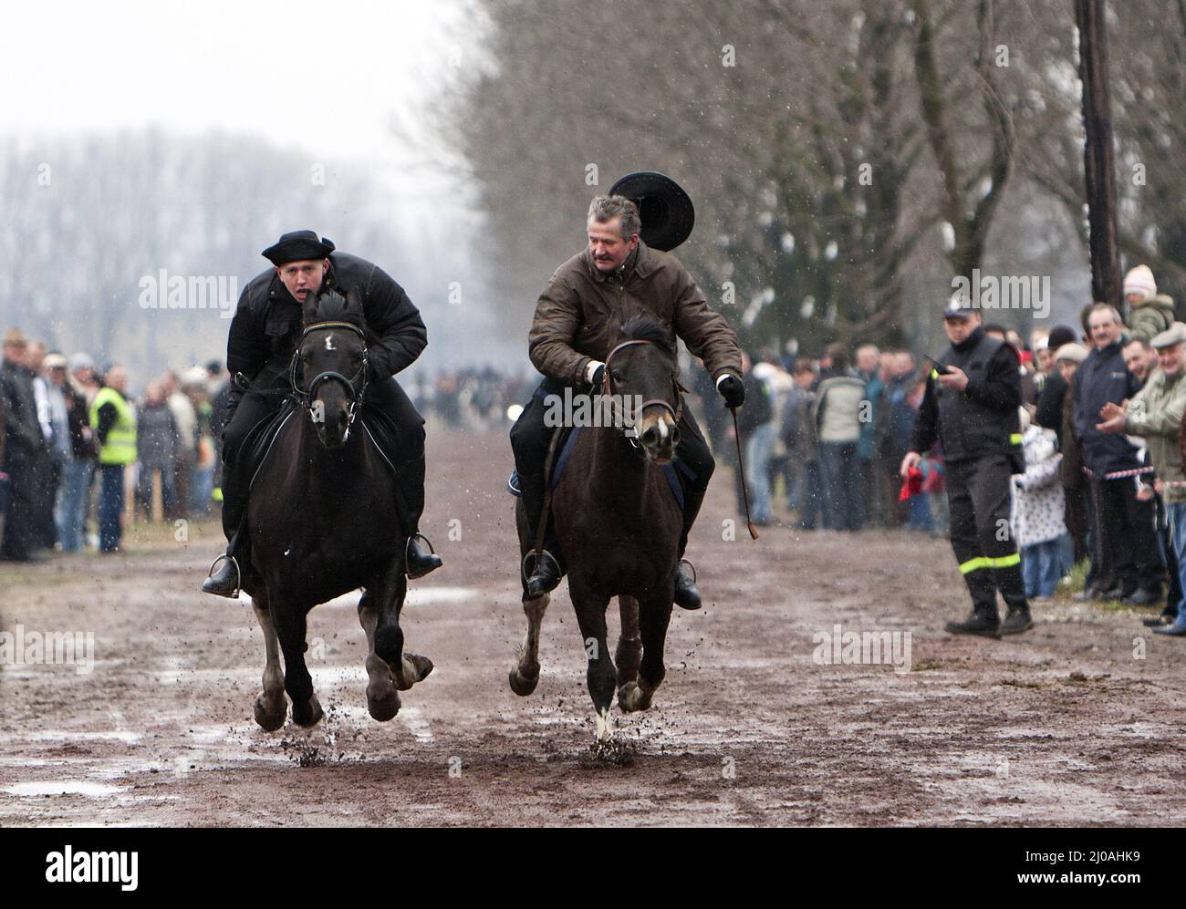 Traditional horse racing competition hi-res stock photography and ...