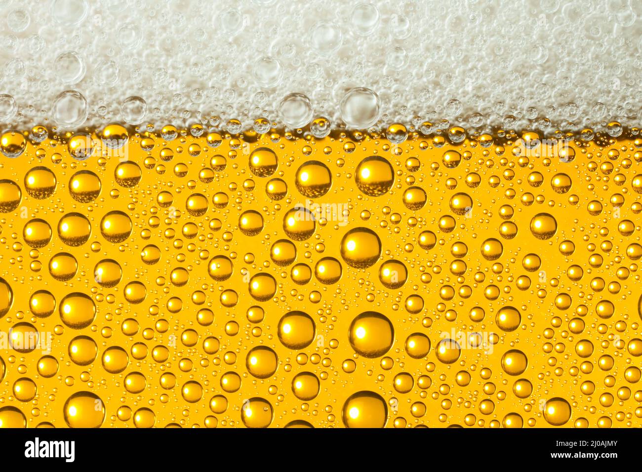 Macro of refreshing beer Stock Photo - Alamy