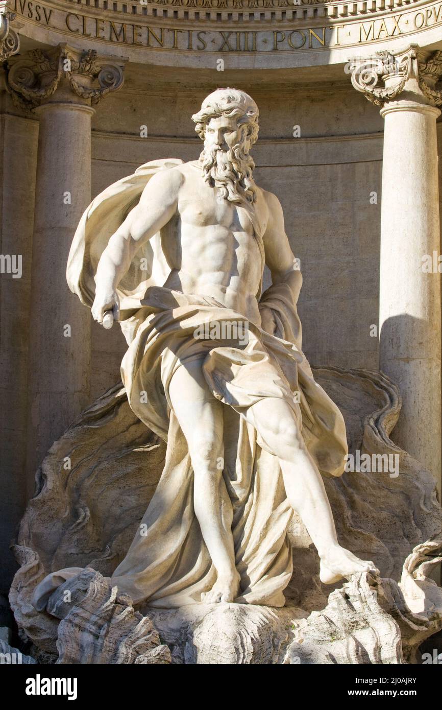 Jet of water at the statue hi-res stock photography and images - Alamy