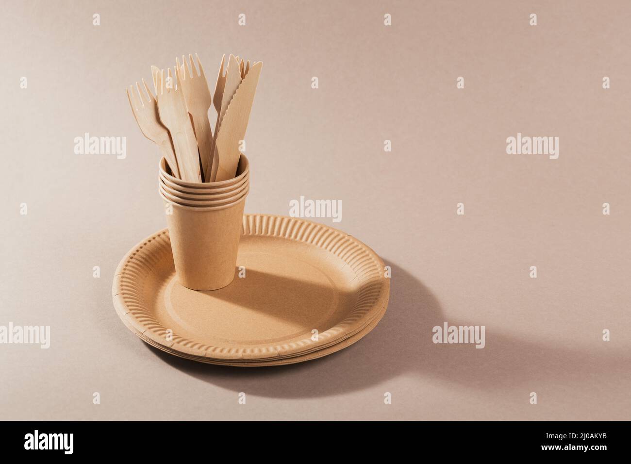 Paper plate craft hi-res stock photography and images - Alamy