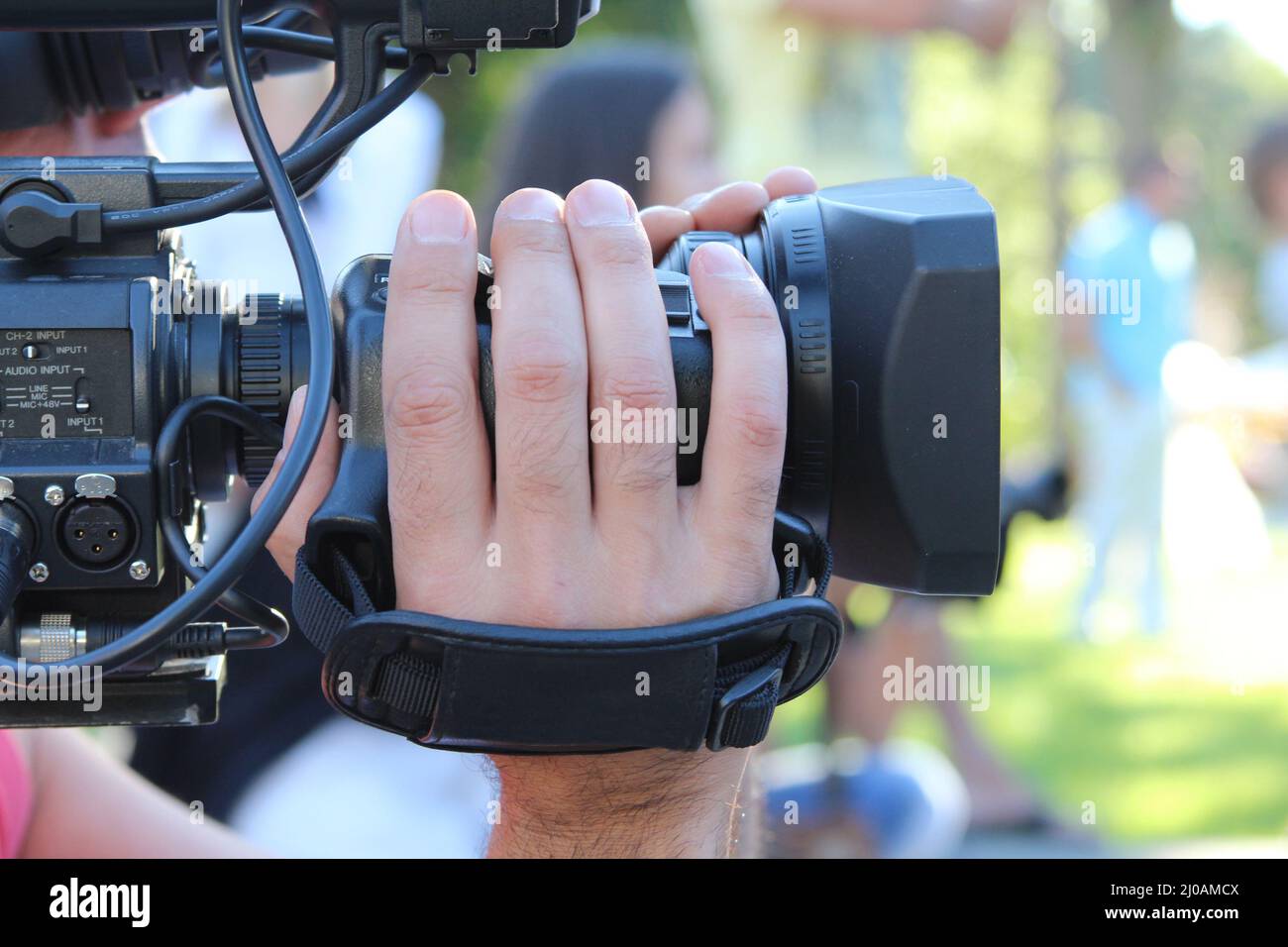Reporter camera crew hi-res stock photography and images - Alamy