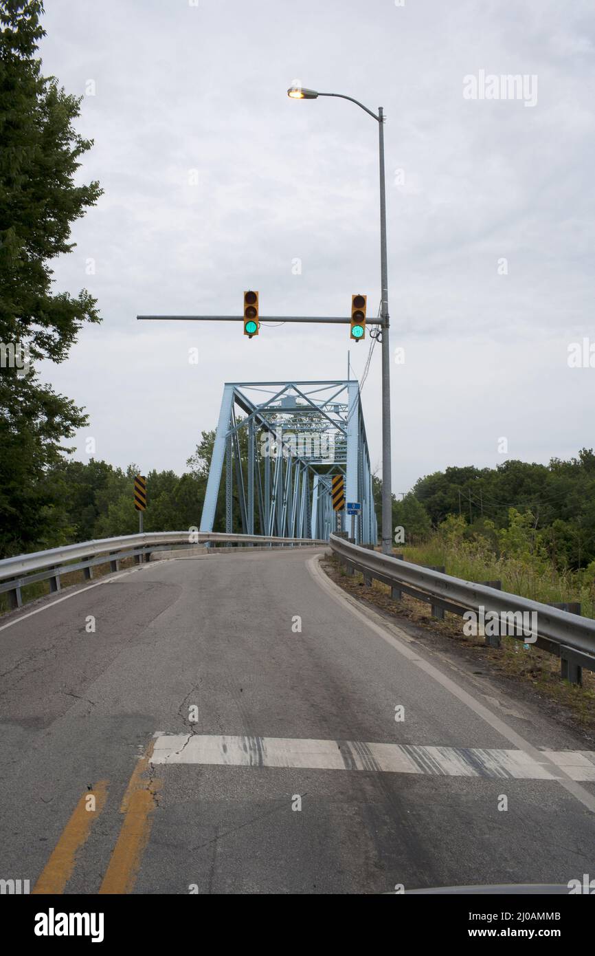 Blue painted bridge hi-res stock photography and images - Alamy