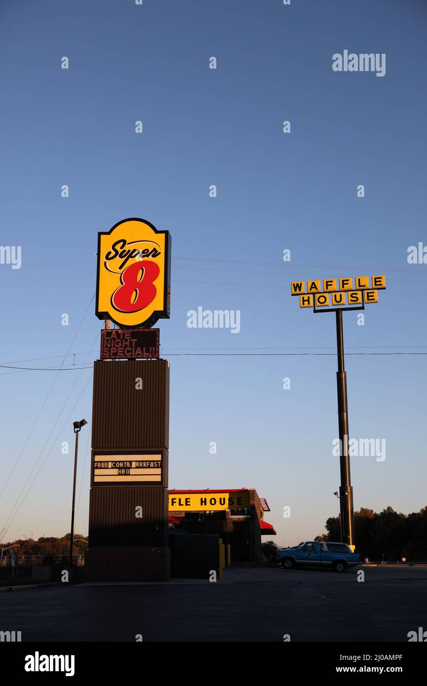 Us motel signs hi-res stock photography and images - Alamy