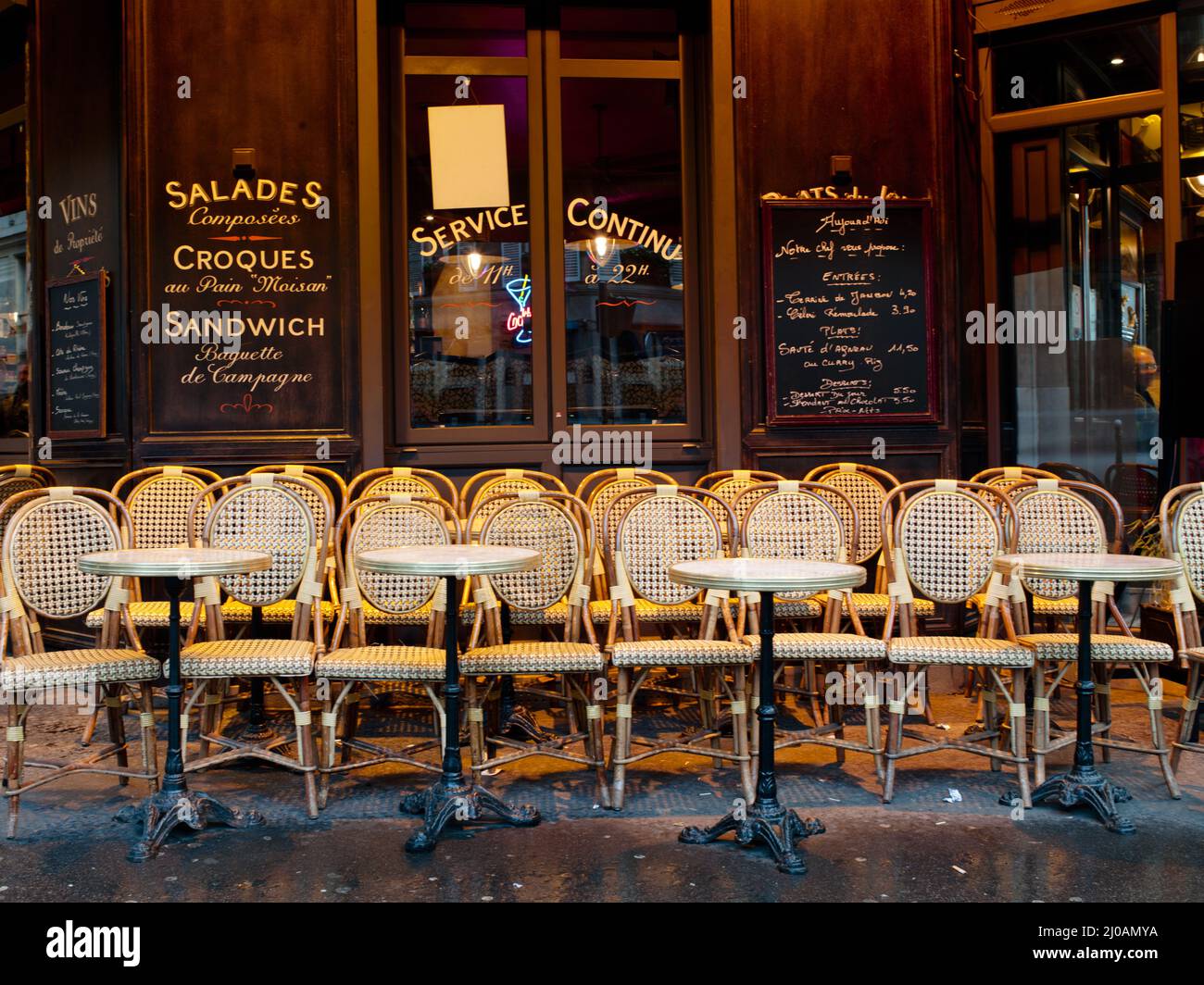 Cafe tables and chairs Stock Photo - Alamy