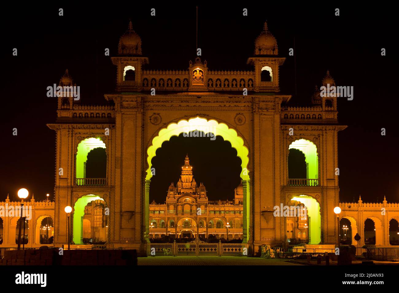 Front entrance to palace Stock Photo - Alamy